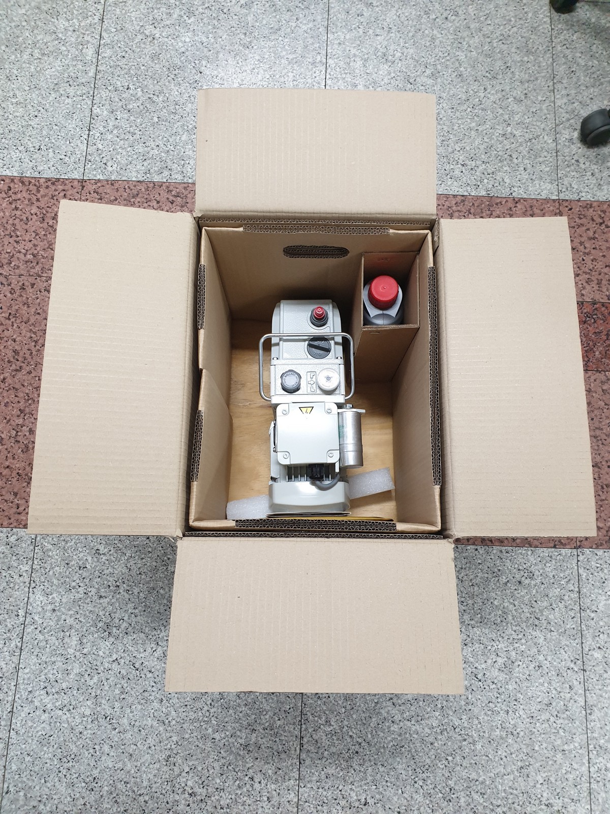 Foreline pump oil leak